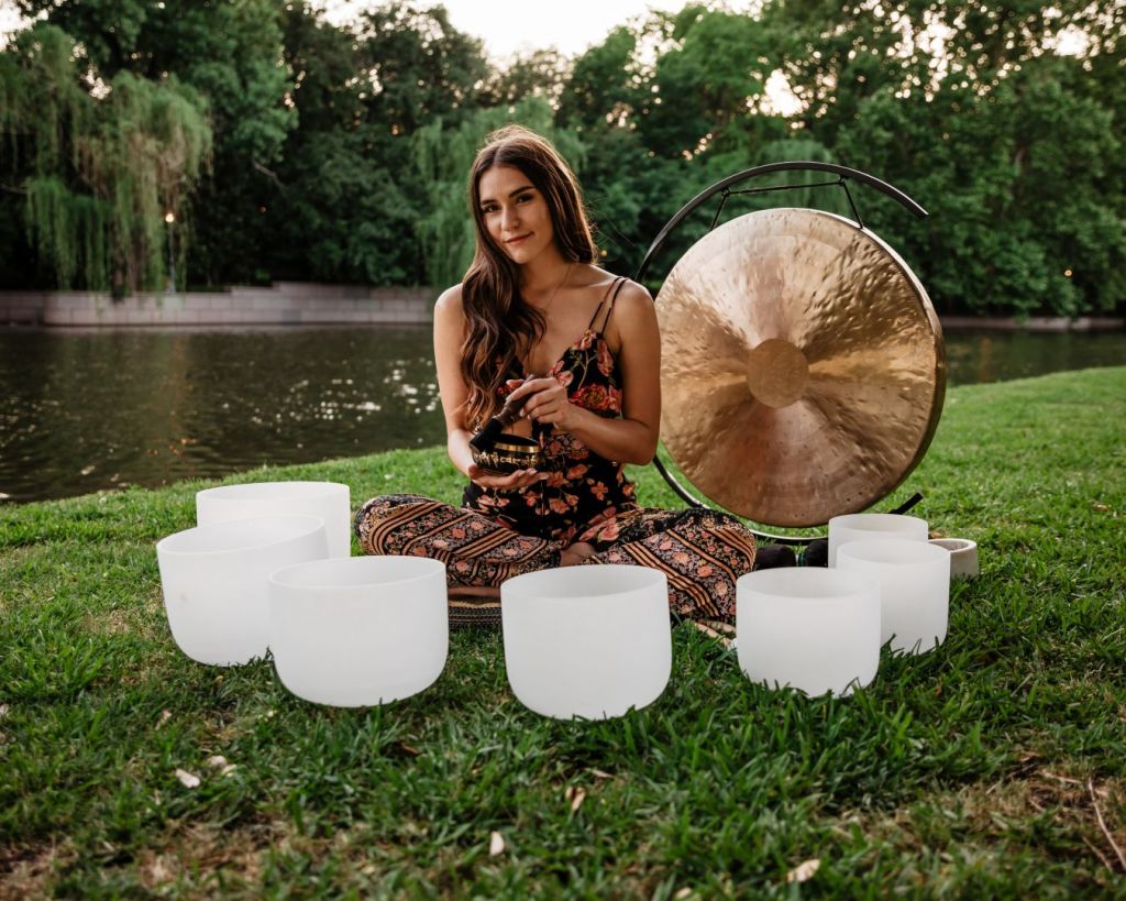 Meet Elizabeth Frazier | Photographer, Model, Yoga Instructor and Sound ...